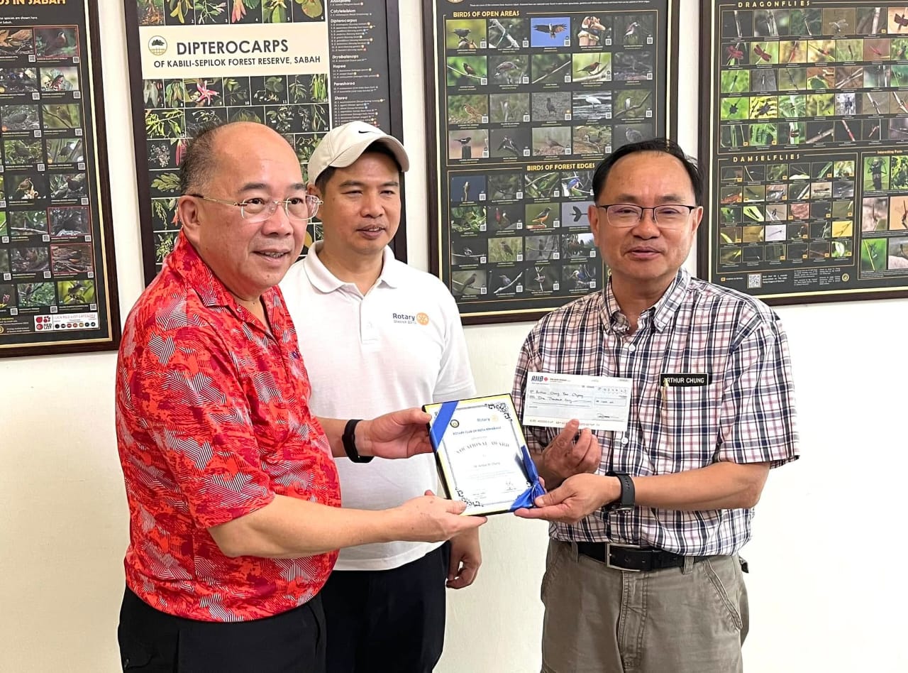 Rotary Club of KK honours Dr. Arthur Chung with Vocational Award | 亚洲时报 ...