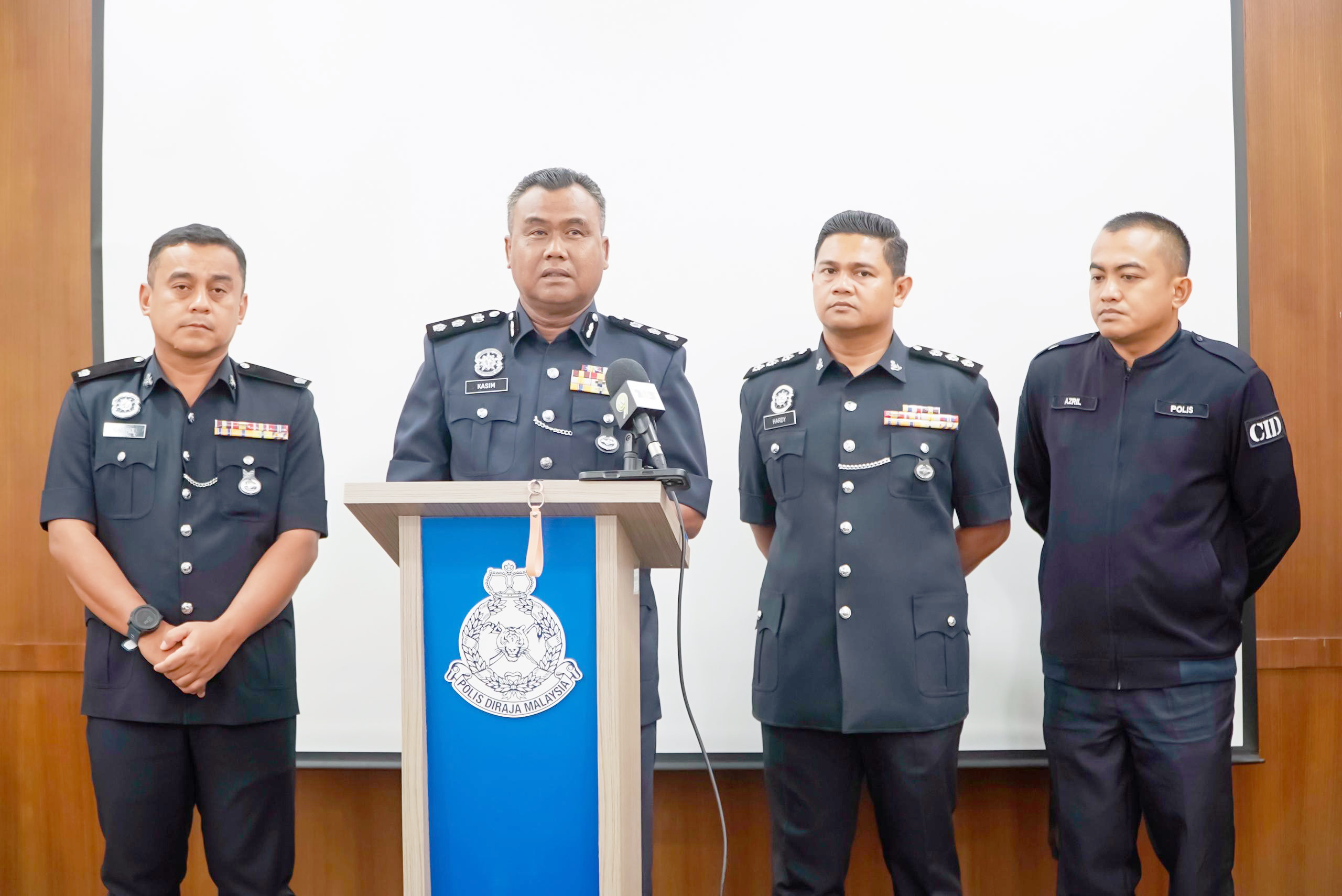 Saman dikelurkan kepada pemandu halang lalu lintas di kawasan Aeropod ...