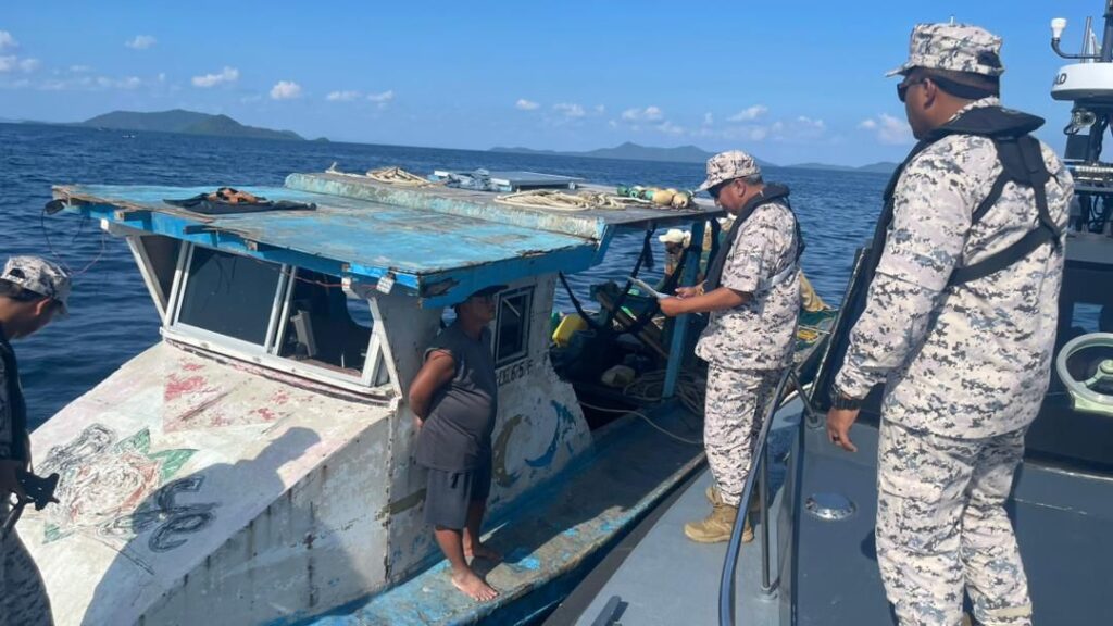 MMEA nabs purse seine vessel for operating off Kunak waters | 亚洲时报 Asia ...